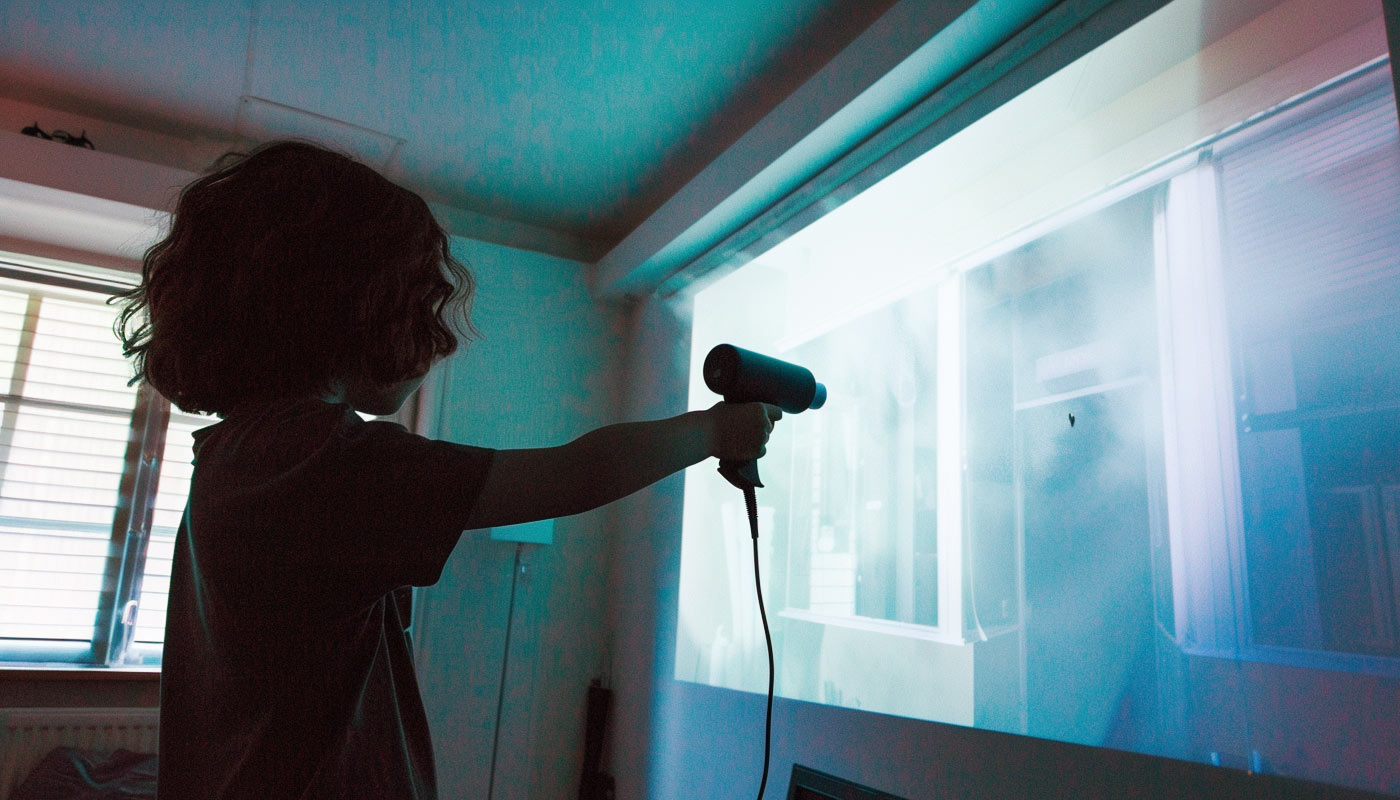 How to get wrinkles out of the Projector Screen?